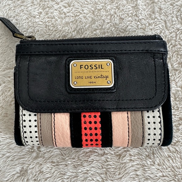 Fossil | Accessories | Fossil Long Live Vintage Small Leather Wallet ...